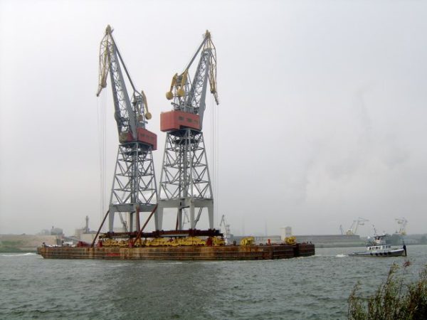 By rail or water: the flexible range of cranes from FigeeBy rail or ...