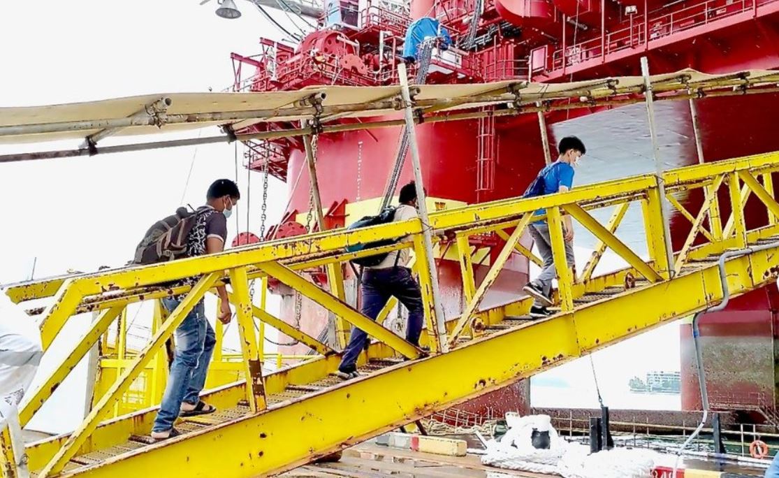 Port of Singapore to house foreign workers offshore - Port Technology ...