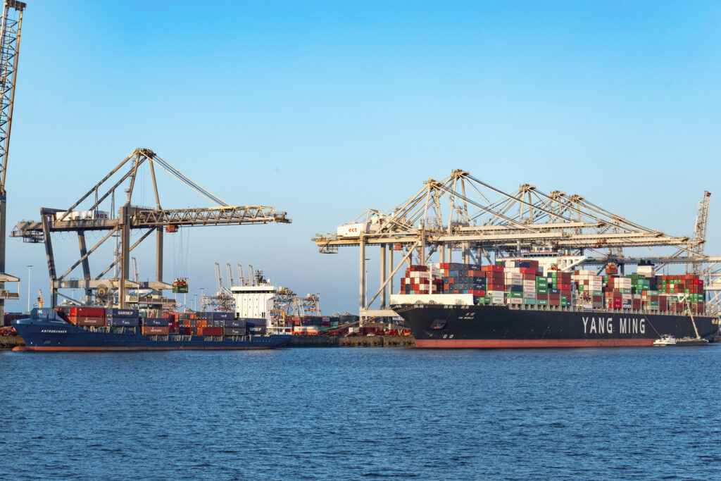 Yang Ming adds last 11,000 TEU newbuild to fleet - Port Technology ...