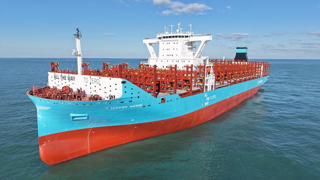 Maersk takes delivery of first 9,000 TEU dual-fuel vessel - Port ...