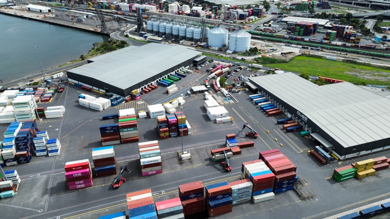 Port of Melbourne hits 3.5 million TEUs in 2025 - Port Technology ...